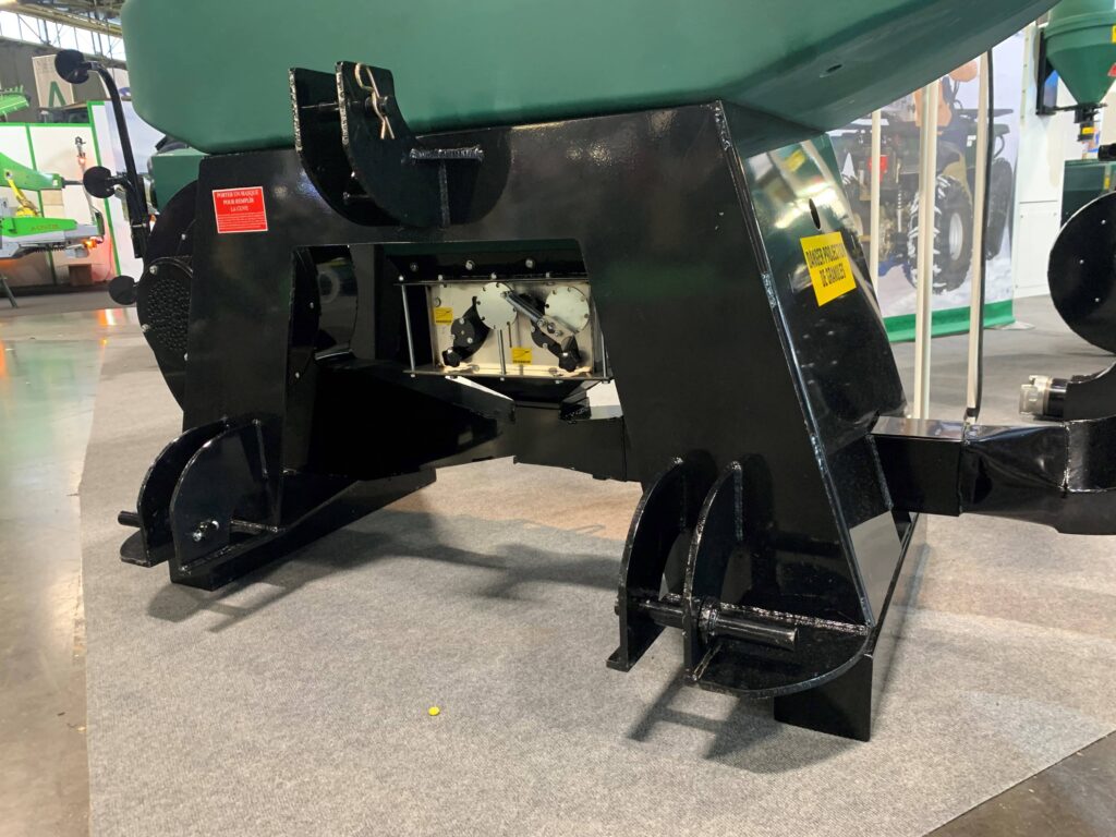 SEMOIR PETITES GRAINES T20 - TREMIE FRONTALE - Delimbe